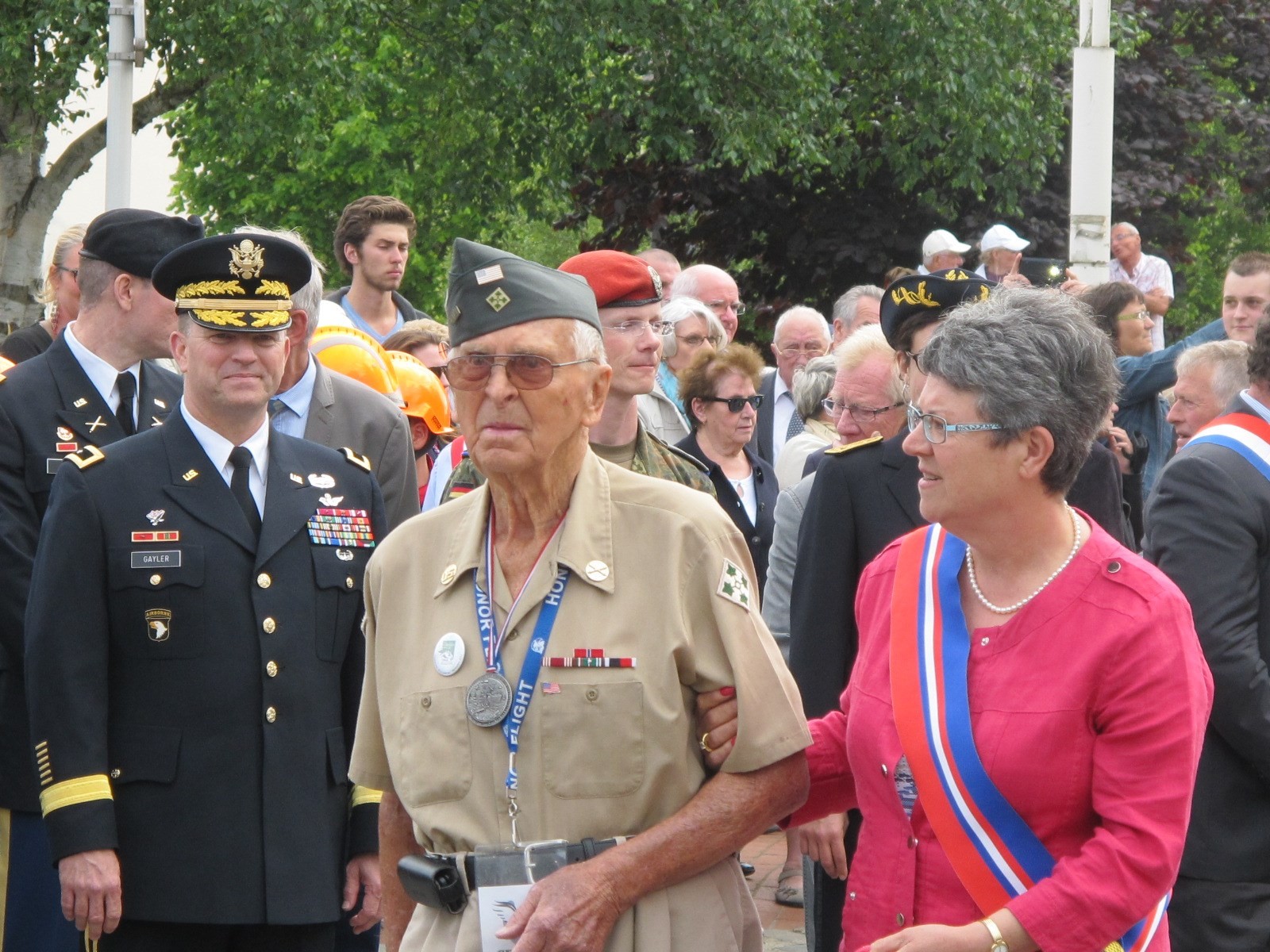 Carentan-Ceremonies-au-Carre-de-Choux-et-Monument-Signal-Vendredi-5-juin_36 - Ville de Carentan ...